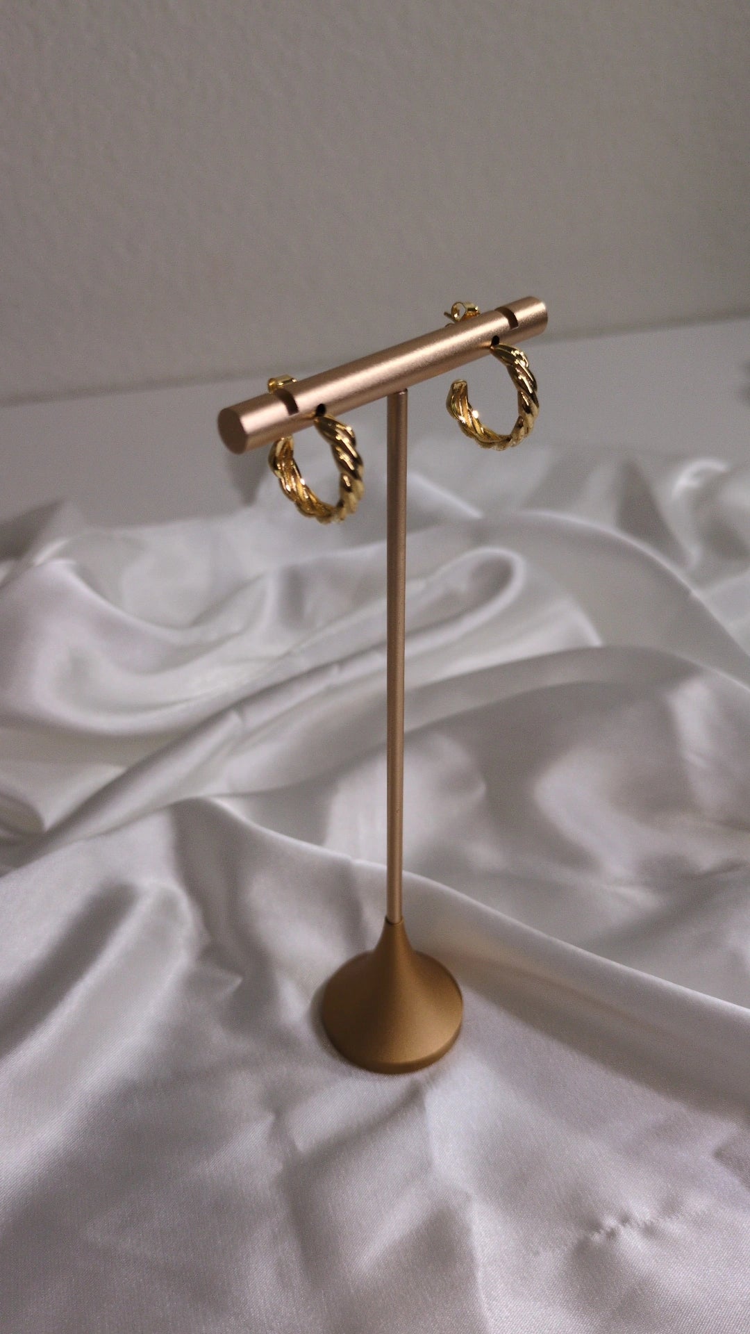 Amari Mini Hoops – Eloquent Boutique
